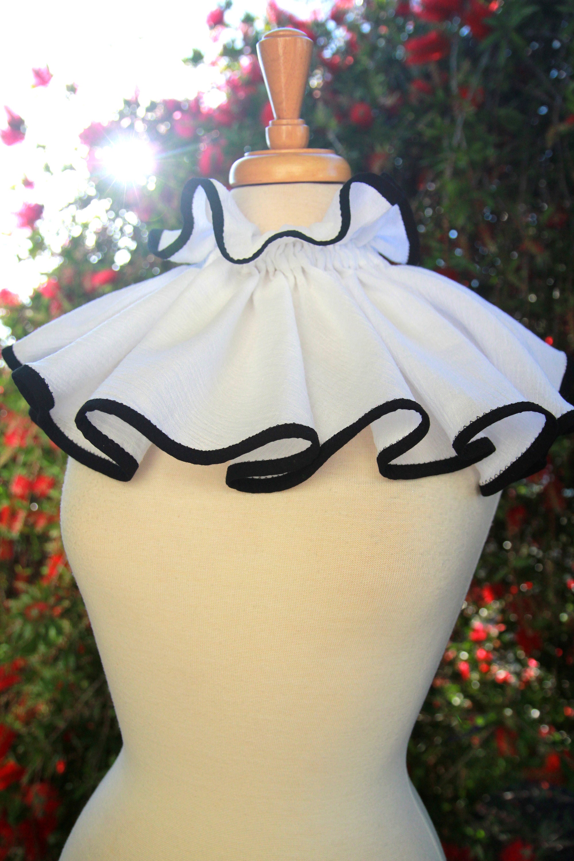 Clown Collar in White and Black Cotton Gauze - Circus or Cosplay ...