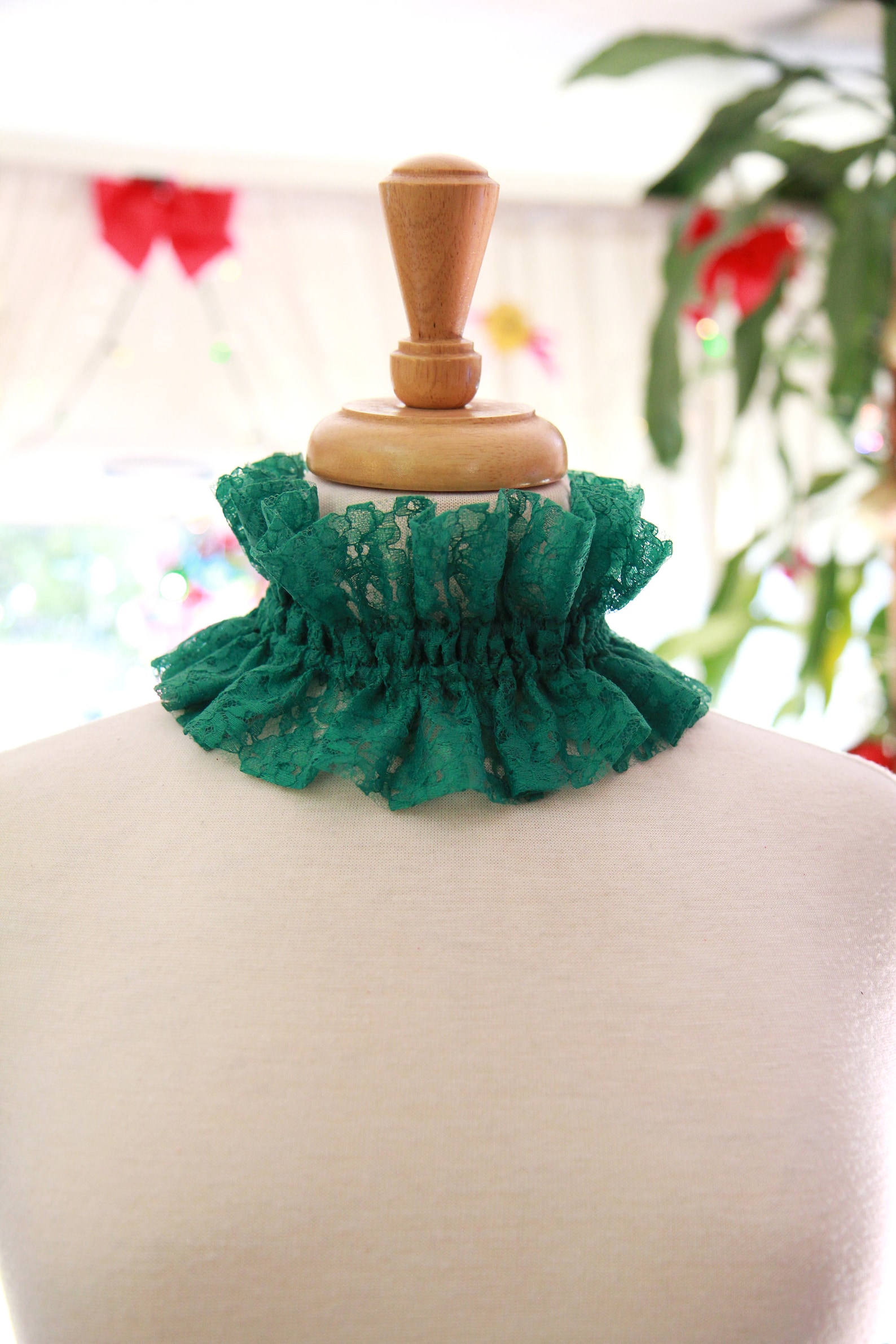 Emerald Green Lace Choker Collar - Edwardian, Victorian, or Elizabethan ...