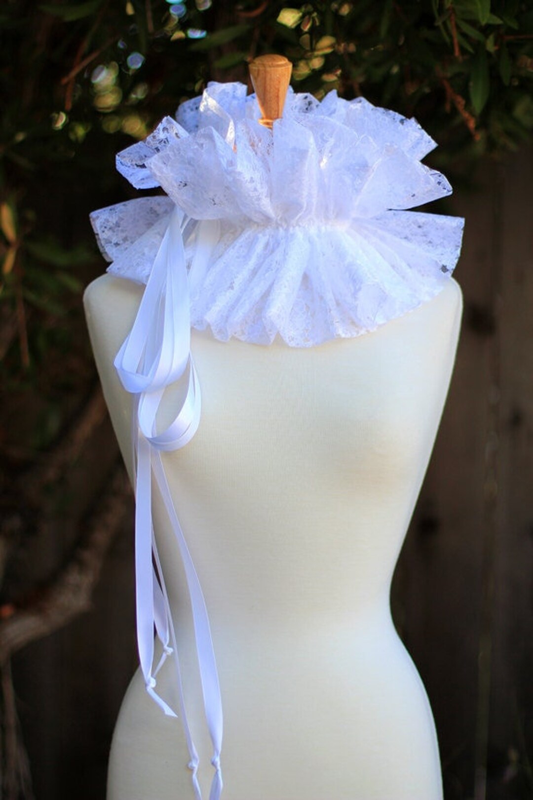 White Lace Collar - Fashion Neck Ruff for Burlesque or Elizabethan ...