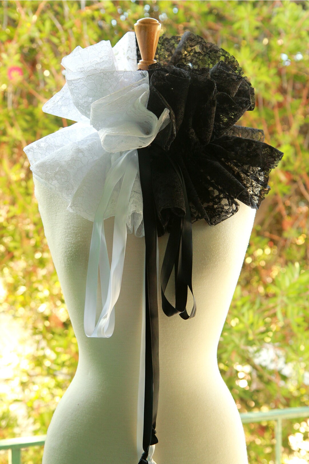 Black and White Lace Collar - Steampunk Fantasy Fashion Neck Ruff ...