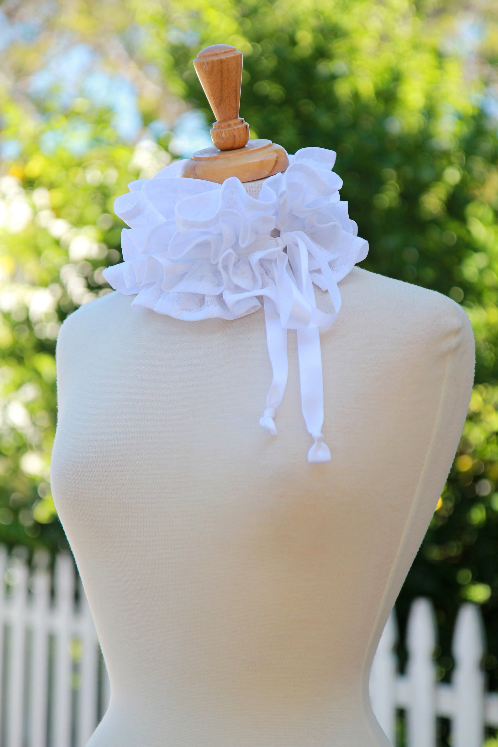 White Lace Neck Ruff - Statement Collar in Elizabethan, Edwardian, or ...