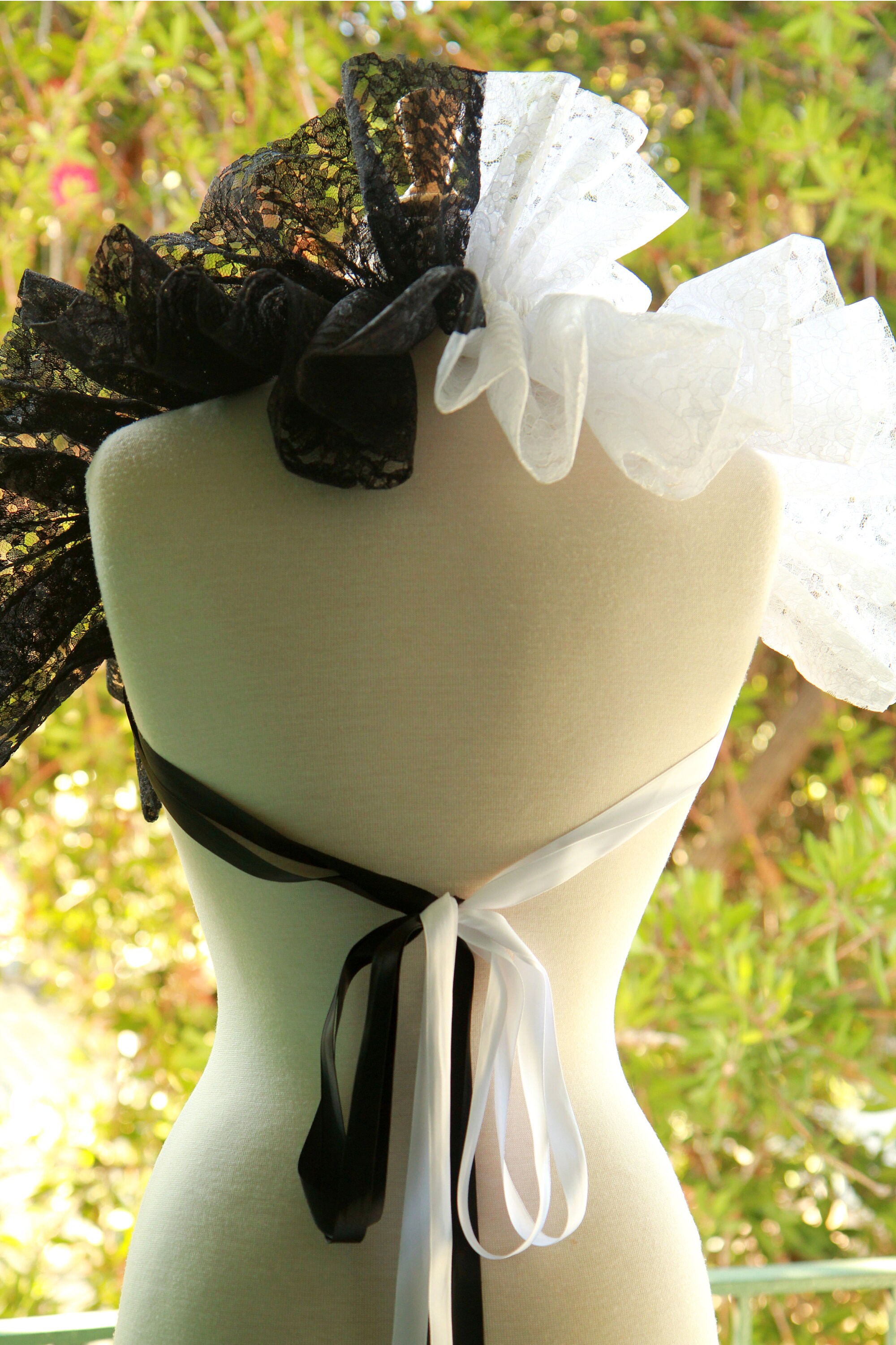 Black and White Lace Collar - Steampunk Fantasy Fashion Neck Ruff ...