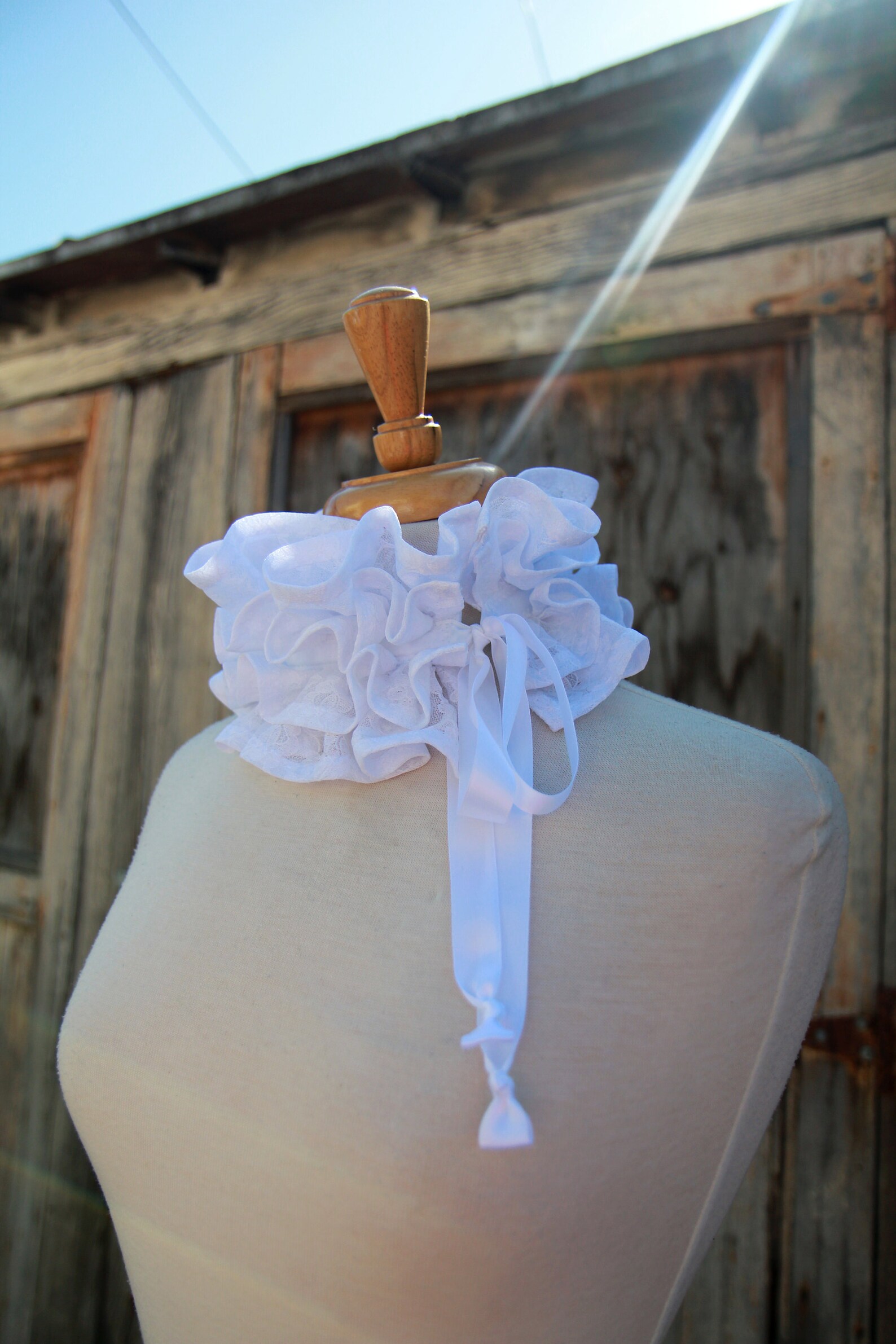 White Lace Neck Ruff - Statement Collar in Elizabethan, Edwardian, or ...