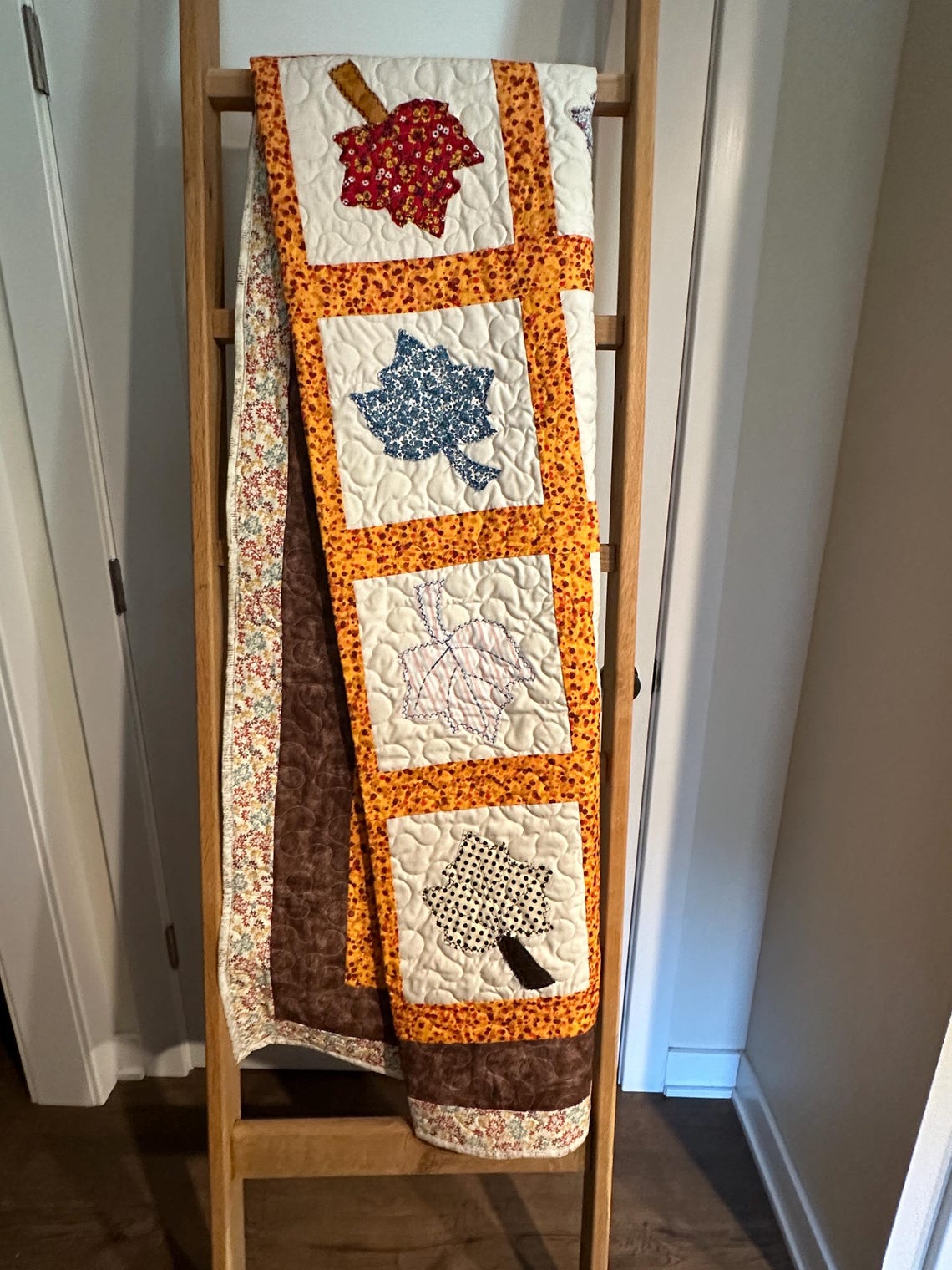 Fall Leaves Quilt. Appliquéd and Frayed Leaves. Quilting Pattern is ...