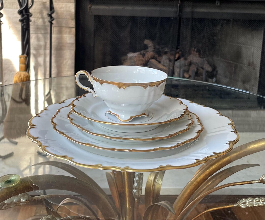 Hohenberg Germany Royal York Porcelain Eight 5-piece Plate Setting Gold ...