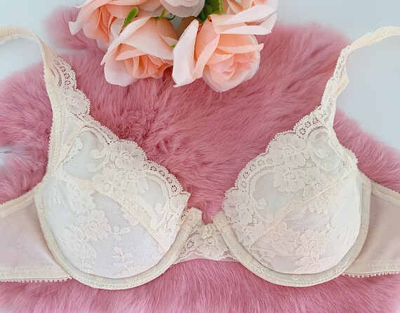 Vintage Cream Bra // Lilyette Angelic Scalloped Strap… - Gem