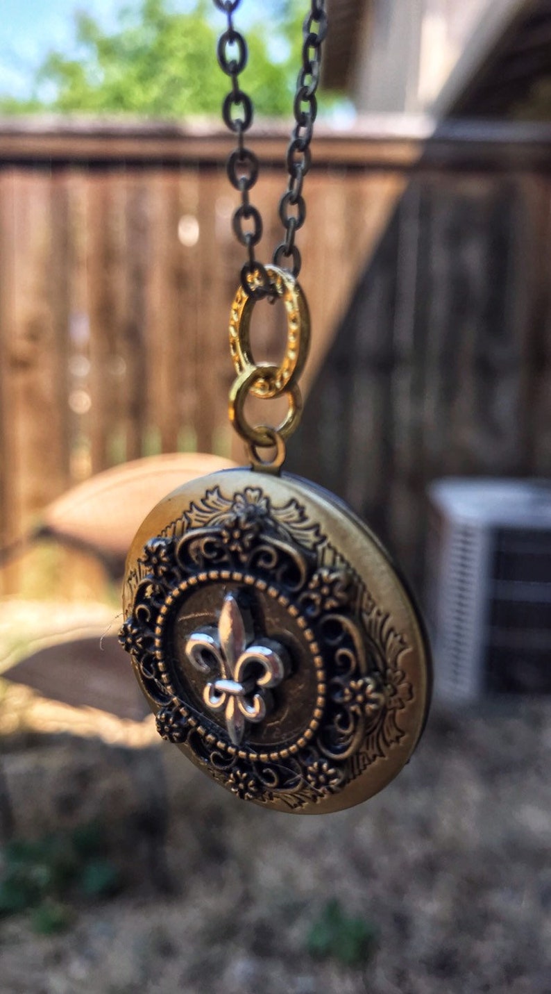 Sparkle Vampire Fan Locket With Fleur De Lis Gift for Women New Version ...