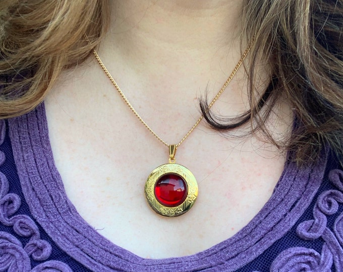 Secret of Nimh sparkly Necklace - Etsy