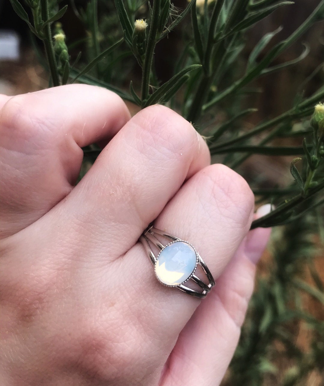 White Opal Moonstone Vintage Glass Adjustable Ring Sparkle Vampire Fan ...