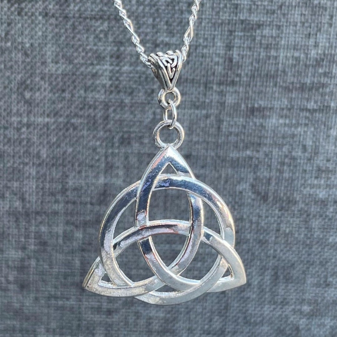 Large Trinity Knot Pendant Necklace - Etsy
