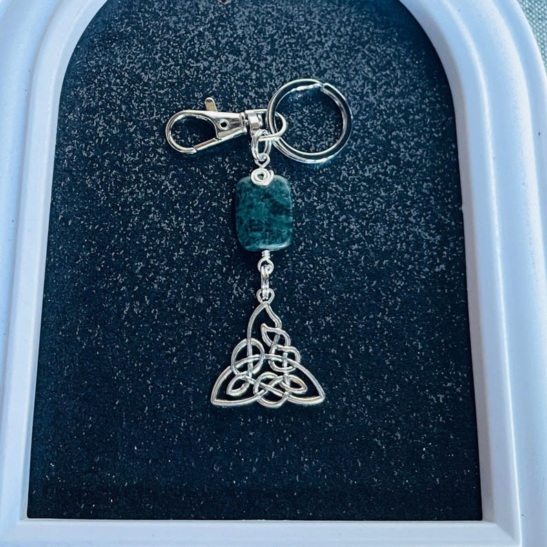 Celtic Trinity Knot Connemara Marble Tassel Keychain. Irish Keyring ...