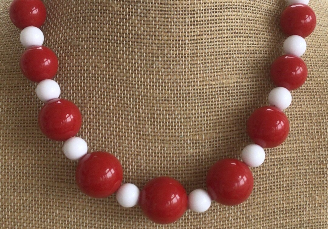 Red, White Plastic Beaded Graduated Necklace, Vintage, 18”, Nautical ...