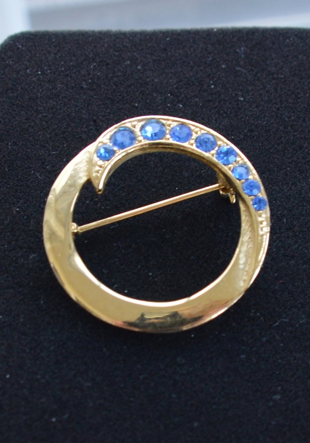 Pretty Vintage Gold Tone Royal Blue Rhinestone Circle Brooch, Pin - Etsy