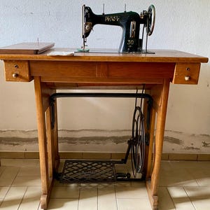 Vintage Pfaff 30 Sewing Machine in Cabinet - Etsy