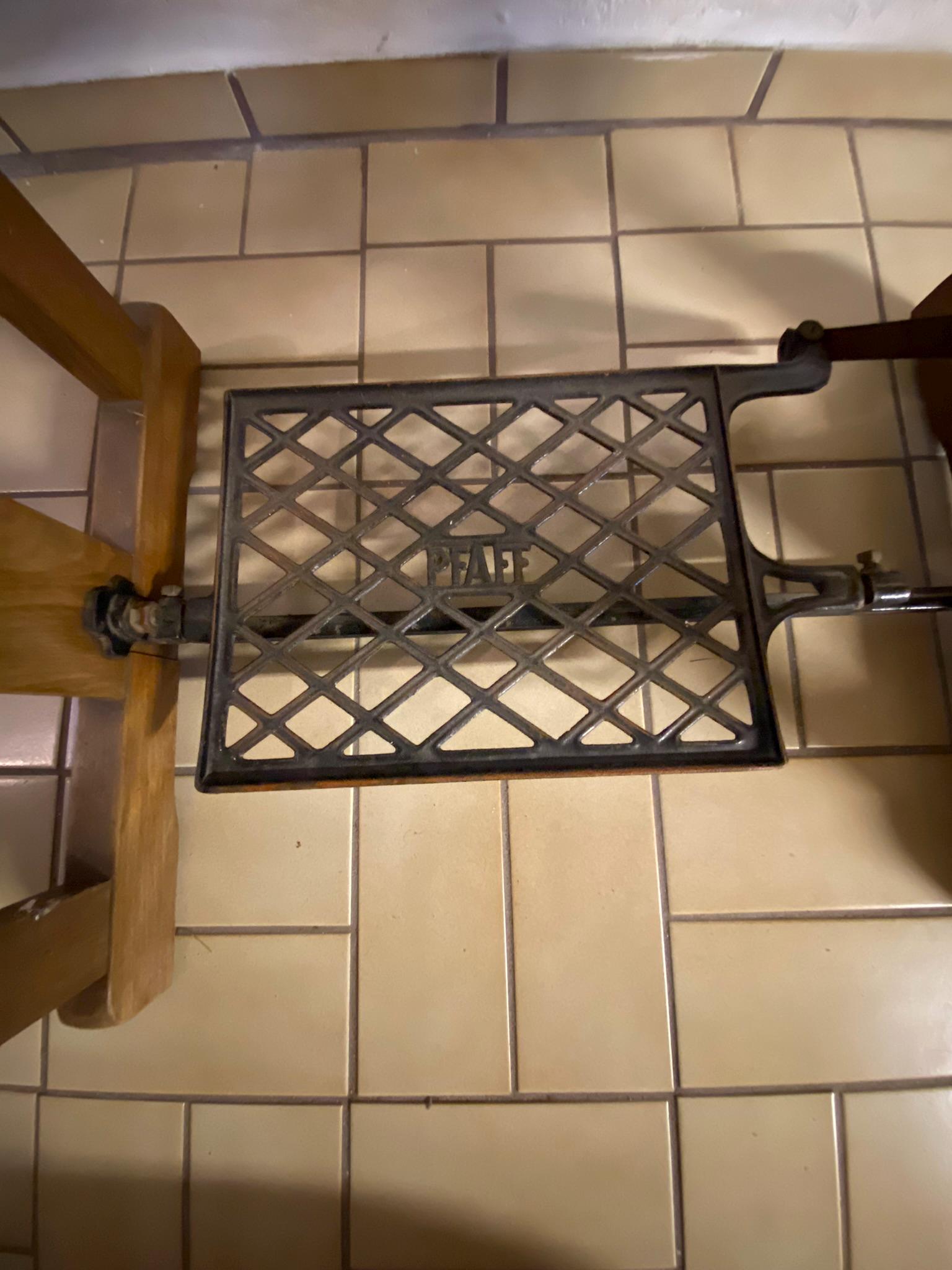 Vintage Pfaff 30 Sewing Machine in Cabinet - Etsy