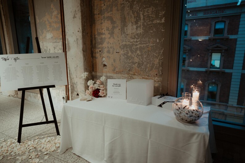 Modèle de plan de table mariage moderne, minimaliste noir et blanc ...