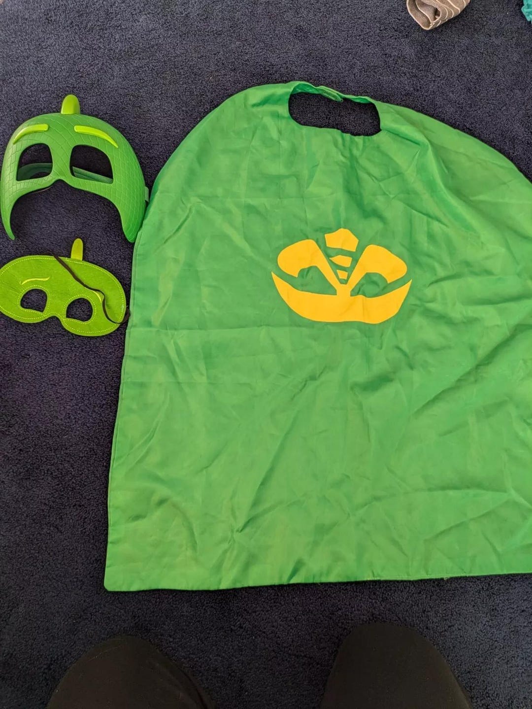 PJ Masks Child's Gekko Hard Plastic Mask Cape and Soft Face Mask ...