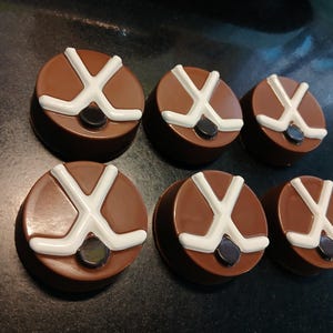 One Dozen Hockey Themed Chocolate Covered Sandwich Cookie Party Favors ...