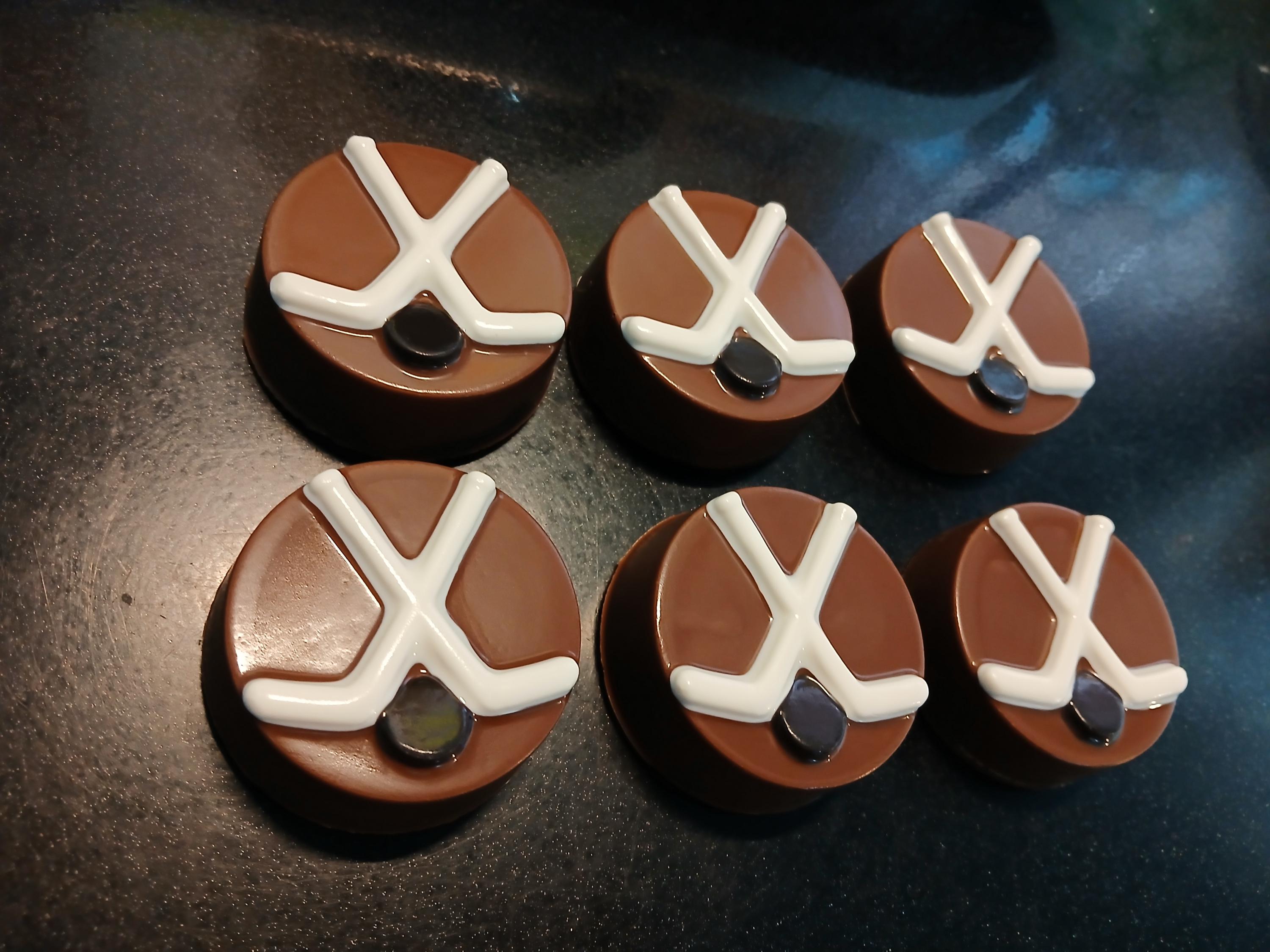 One Dozen Hockey Themed Chocolate Covered Sandwich Cookie Party Favors ...