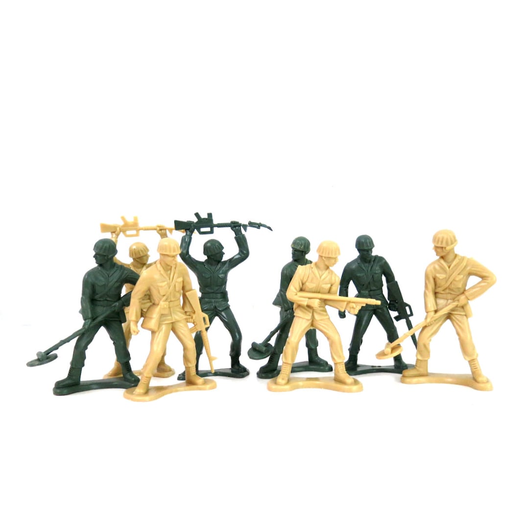 Green & Tan Army Men Plastic Toys Cake Toppers Vintage Greenbrier Army ...