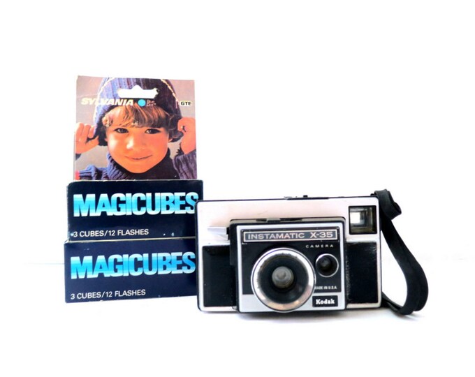 Vintage Kodak Instamatic X-35 Film Camera With Magicubes Sylvania Flash ...
