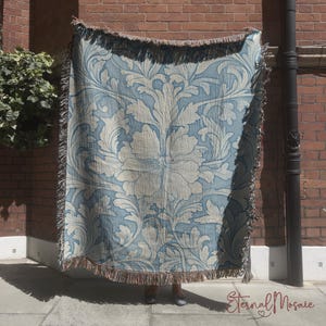 Light Blue William Morris Botanical Floral Leaves Flowers Quilt Throw ...