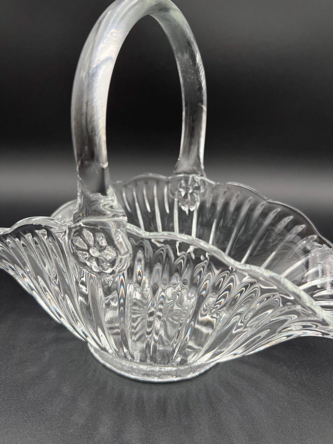 Vintage LE Smith Glass Basket With Handle - Ruffle Glass Centerpiece ...