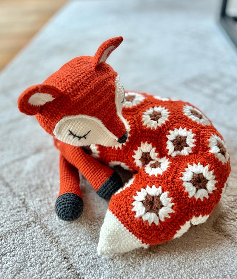 Sleepy Fox African Flowers Crochet Pattern, Floral Design, Granny ...
