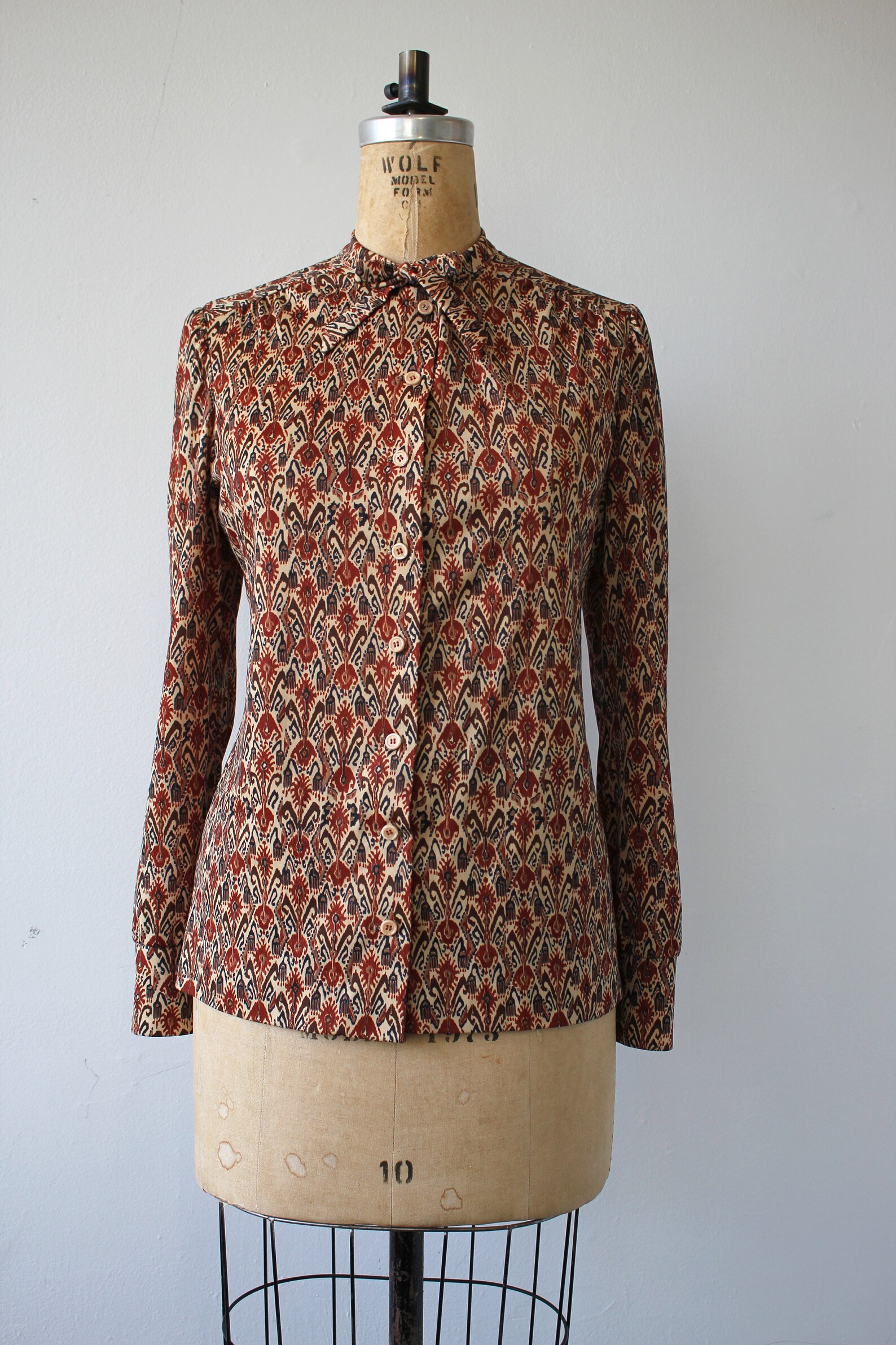 Vintage 1970s Blouse / 70s Batik Print Blouse / 1970s Button Front ...