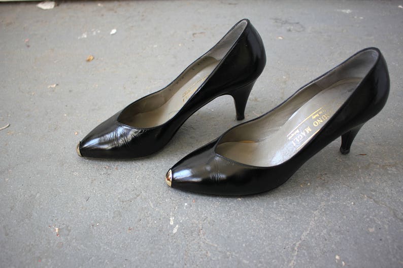 Vintage 1980s Heels / 80s Gold Toe Pumps / 80s Bruno Magli | Etsy