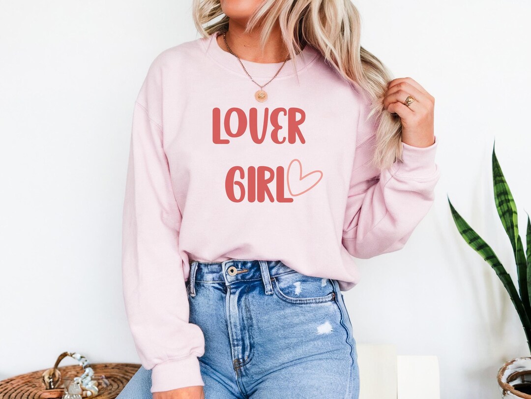 Valentines Day Lover Girl Crewneck Sweatshirt, Unisex Heart Graphic ...