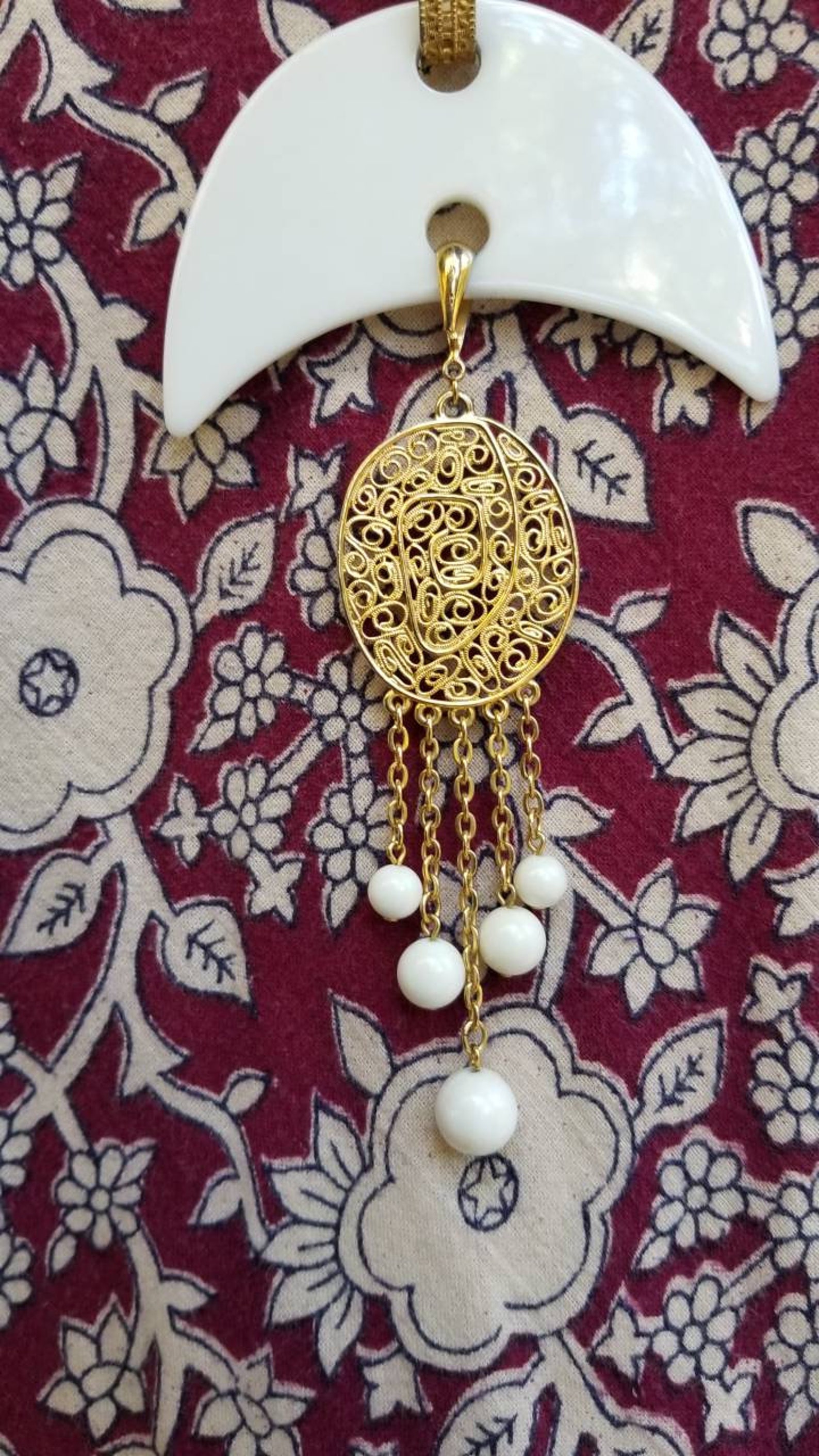 Weird 60s 1960s 70s 1979s Mod Necklace With Witchy Moon and Gold ...