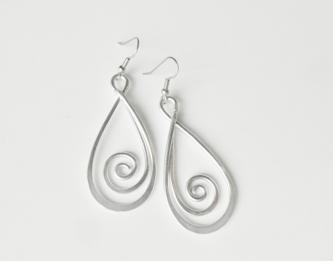 Swirl Drop - Hammered Wirework Earrings - Customize Your Color - Etsy