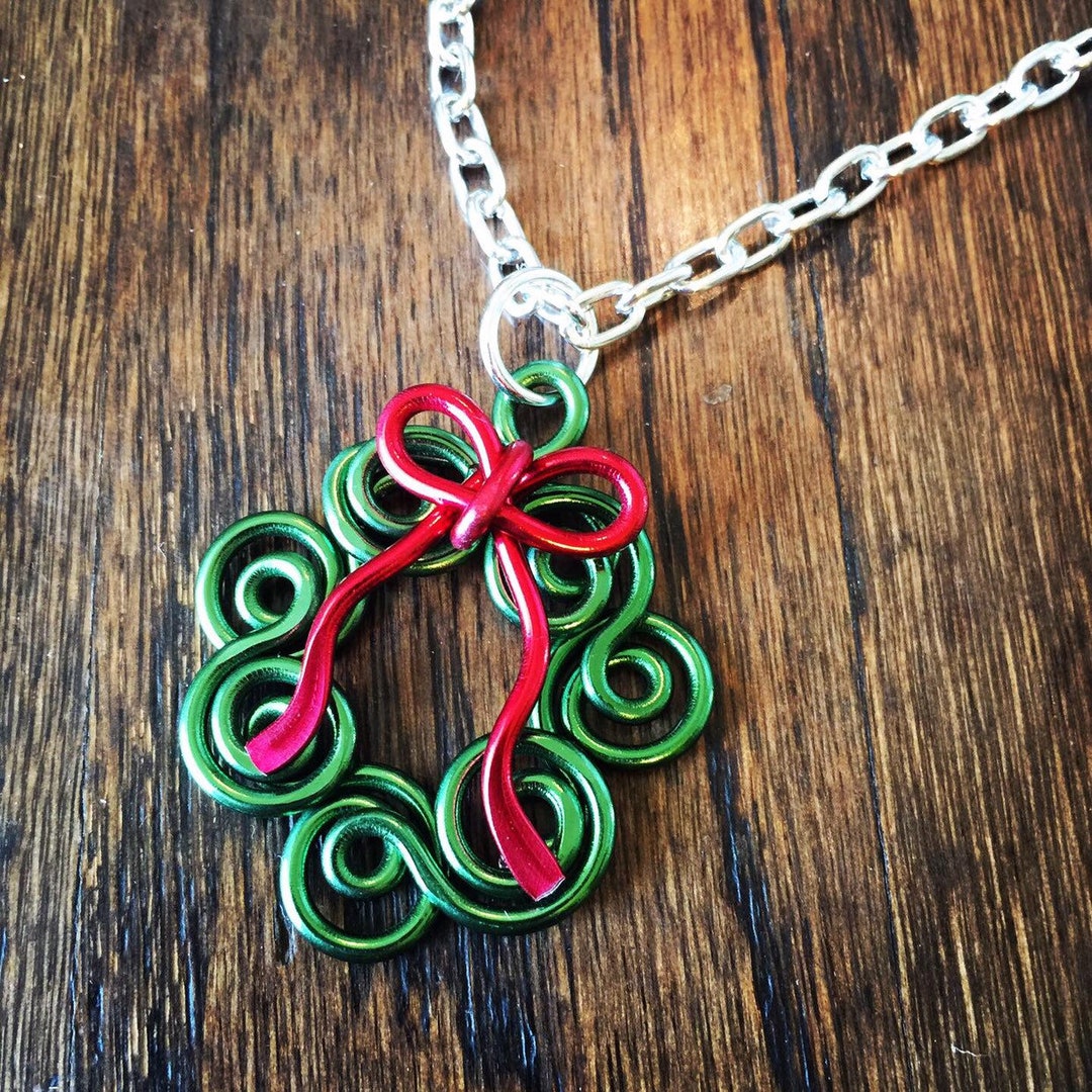 Wire Christmas Wreath Necklace - Retro Holiday Necklace - Pendant and ...