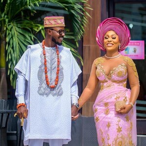 Couple's African Dresses/nigerian Wedding Attire/cultural Outfits ...