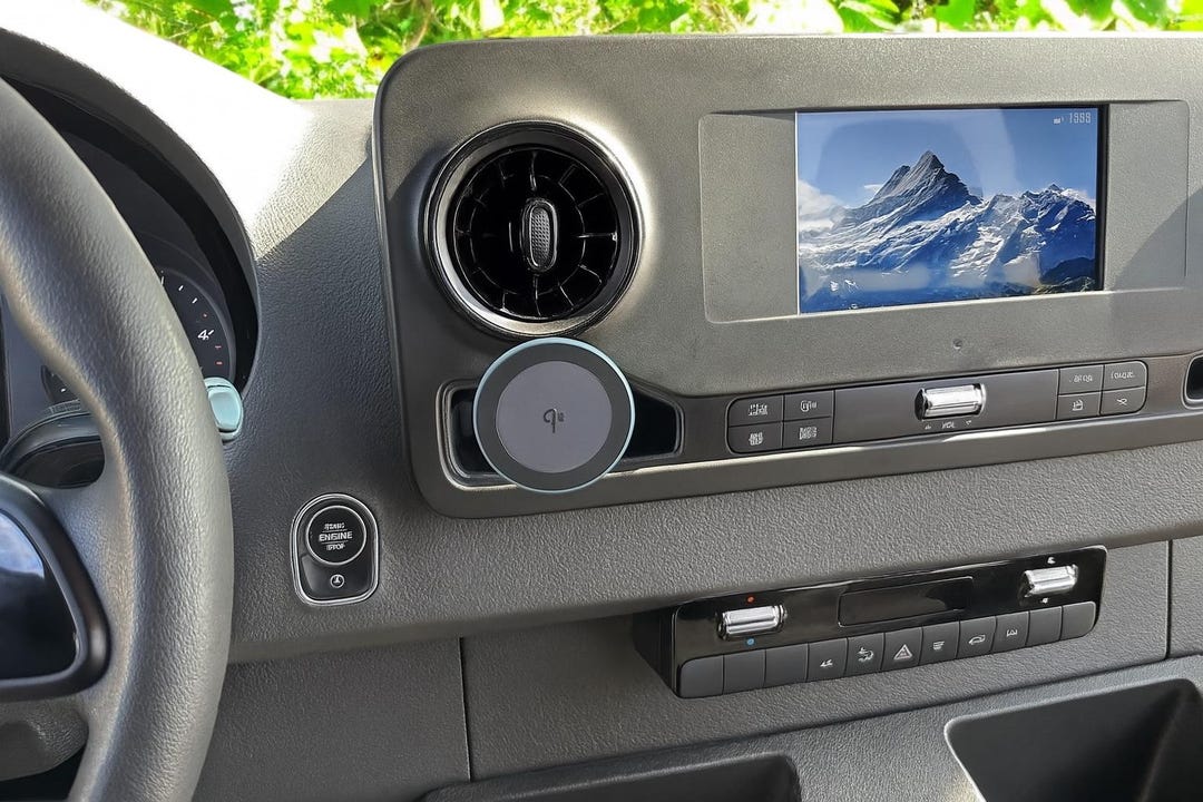 Phone Holder and Charger for Mercedes Sprinter 2018-2024 VS30 W907 W910 ...