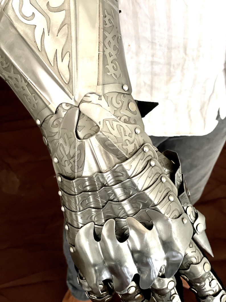 Knight Metal Gauntlets Beautiful Etching Medieval Wearable Armor Gloves ...