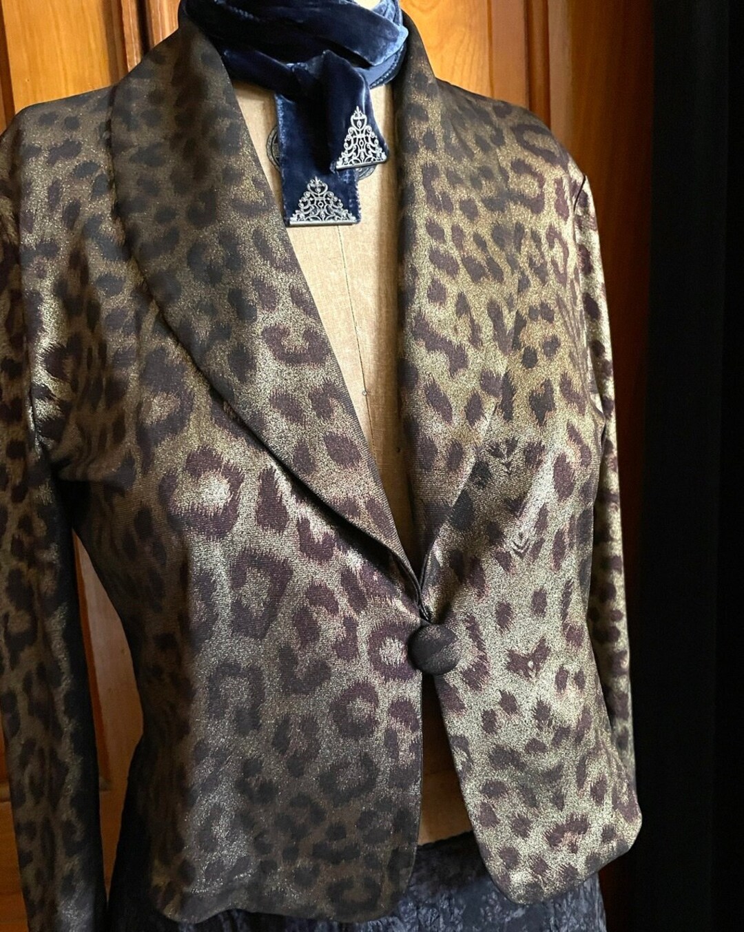 Vintage Leopard Print Crop Jacket With Deep V Lapels Closing W One ...