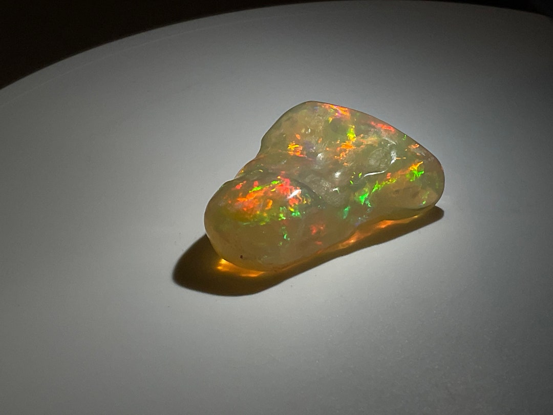Amazing 150 Million Year Opal Trapped a Fire of Reds and Oranges in ...