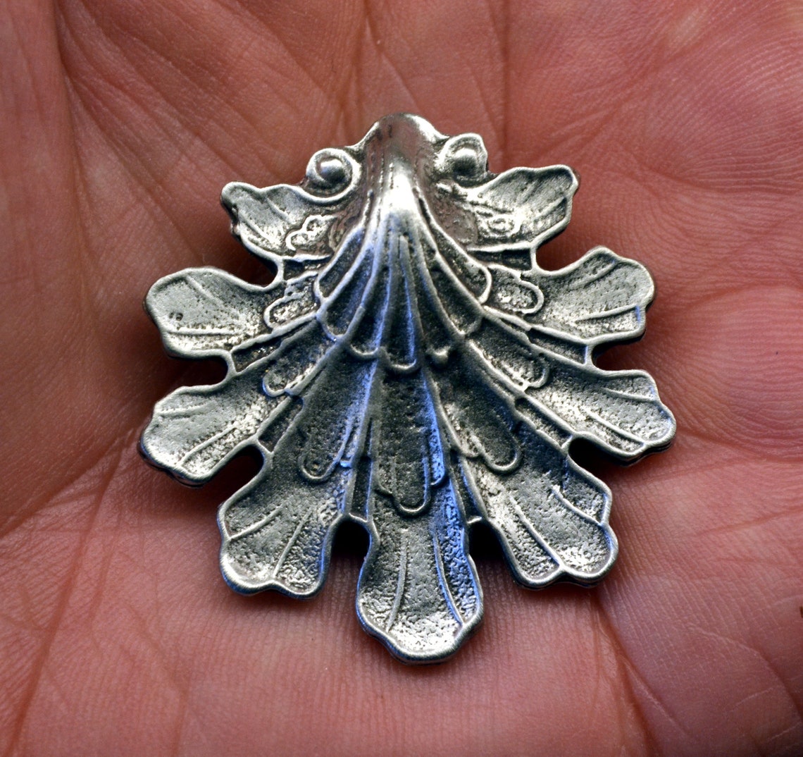 Shell Pin Heraldic Escallop Pilgrim Pin Renaissance Sea - Etsy