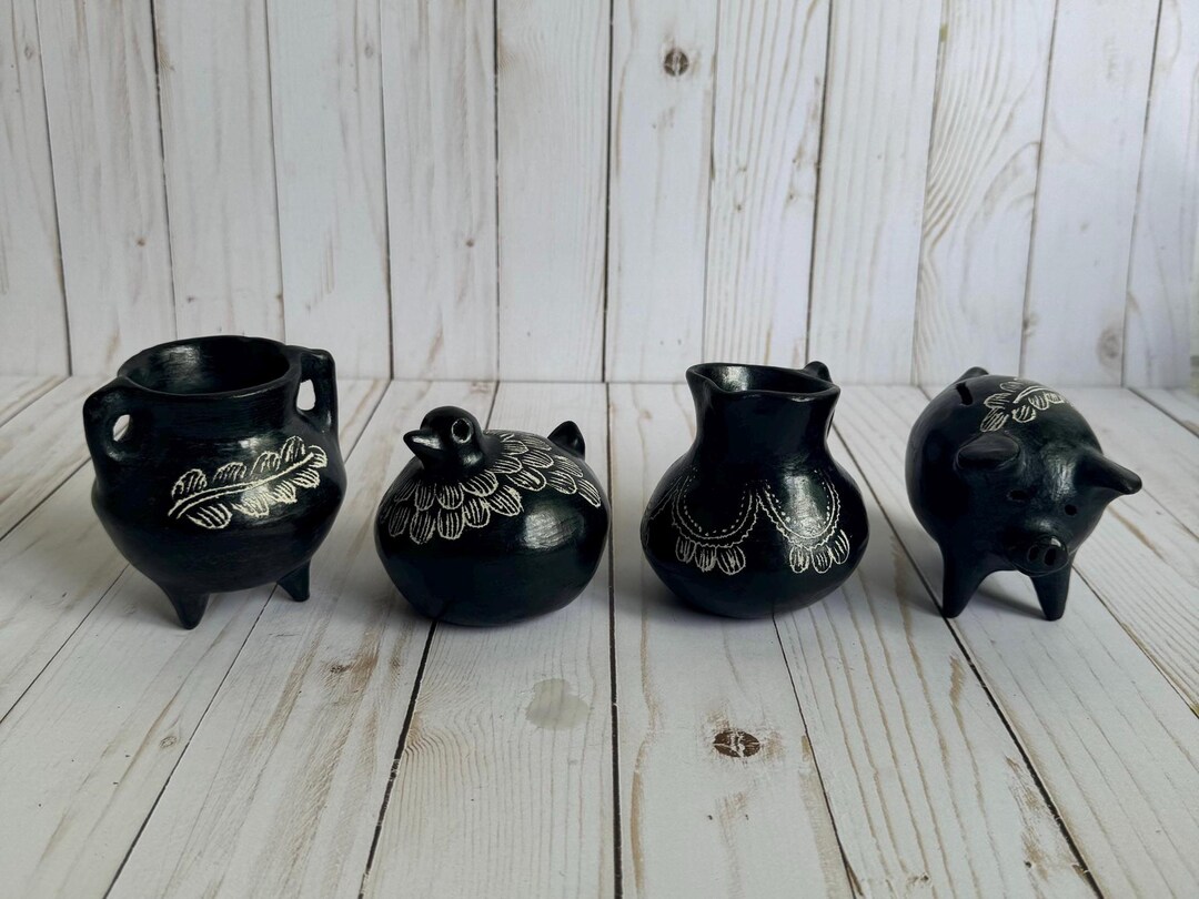 Mini Handmade Pottery Sculptures, Decorative Figures in Black Ceramic ...