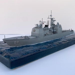 1/700 Ticonderoga-class Cruiser Model With Lighting Effects | USS ...