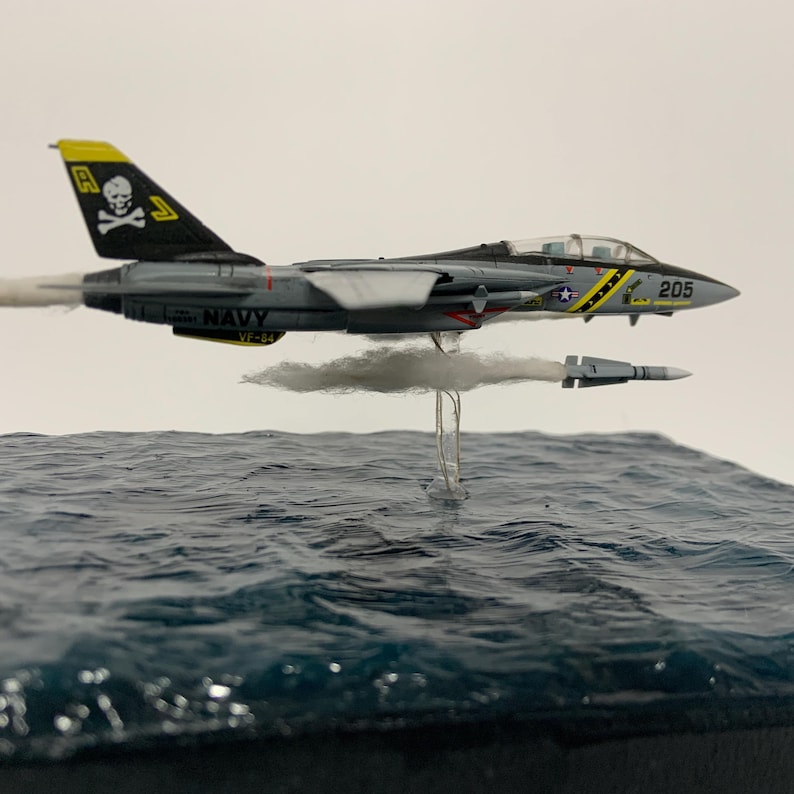 1:144 F-14 Tomcat Fighter Jet Aircraft Diorama(vf-84) With Ocean Base ...