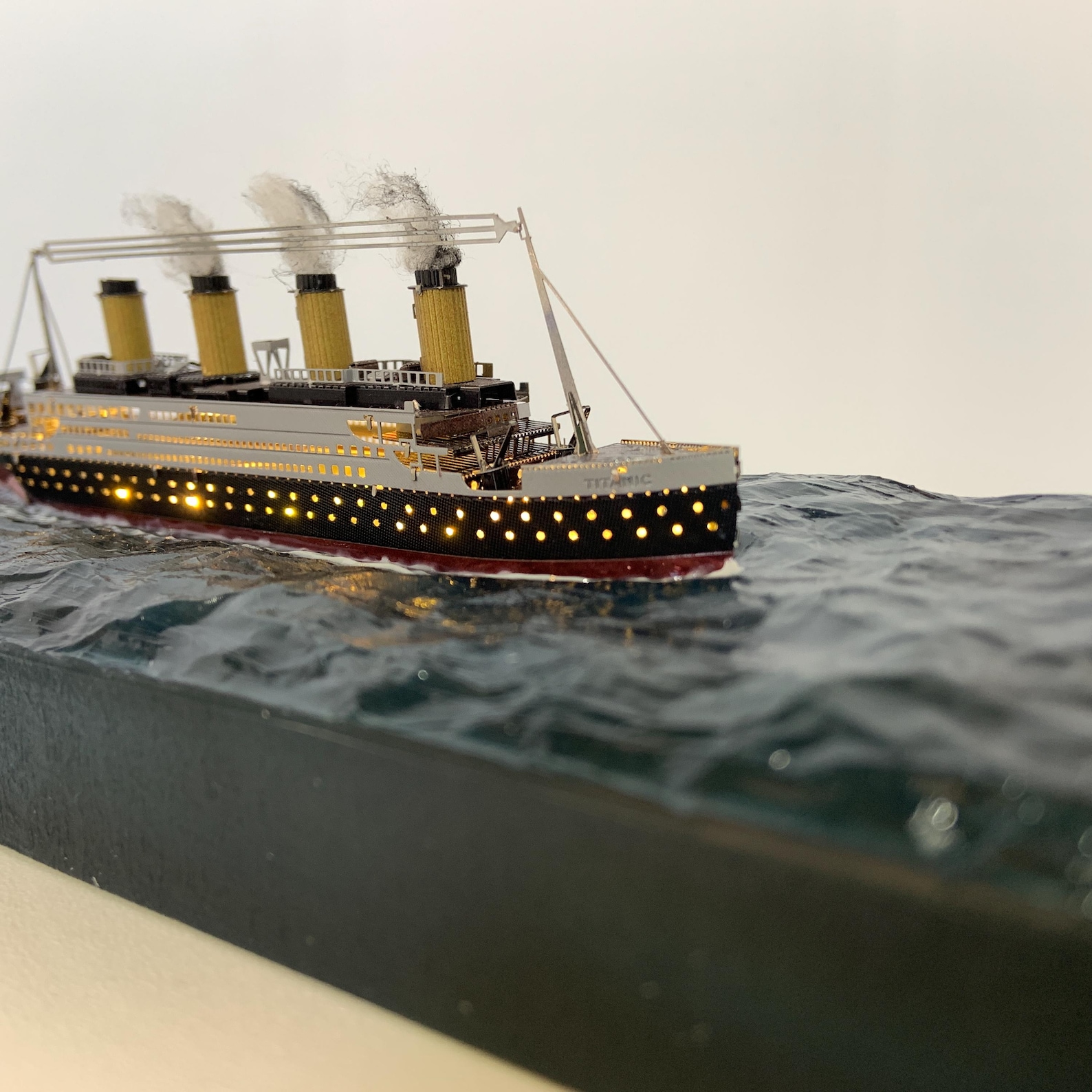1:700 Scale Handmade Miniature RMS Titanic Model With Ocean Base ...