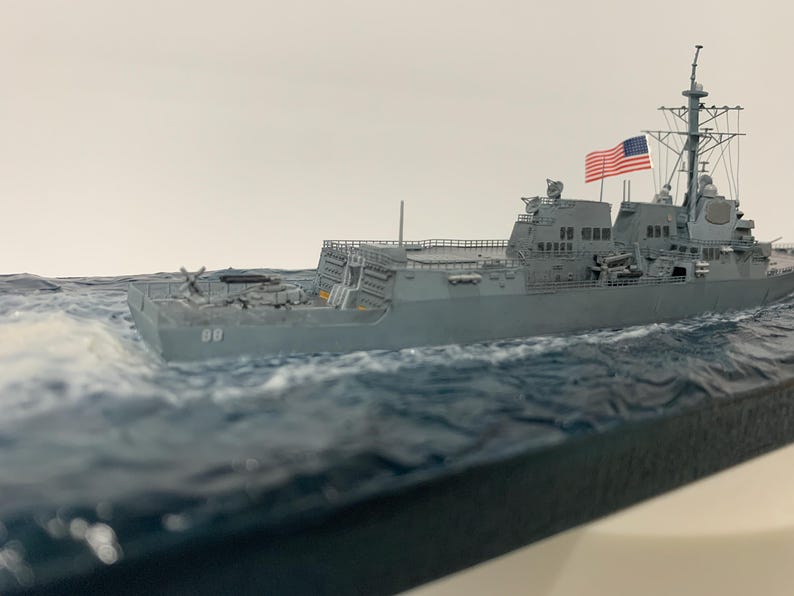 1:700 Arleigh Burke Class Destroyer With Ocean Base,helicopter|uss ...