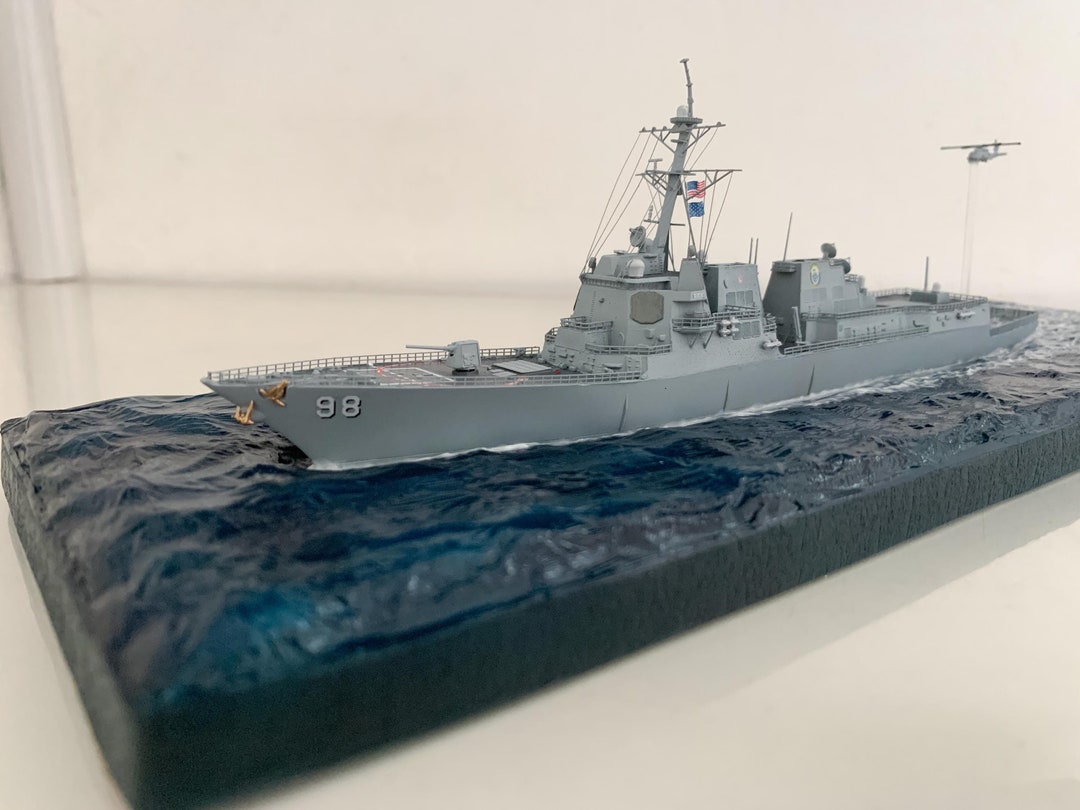 1/700 Arleigh Burke-class Destroyer Model With Helicopter, Ocean Base ...