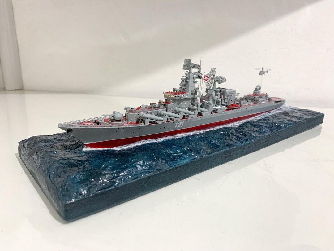 1/700 Slava-class Cruiser Moskva Model With Helicopter, Marine Base and ...