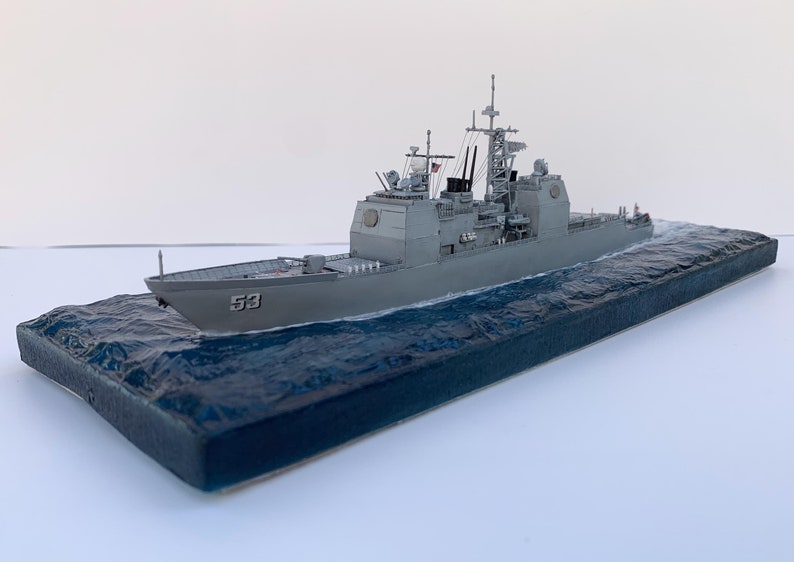 1/700 Ticonderoga-class Cruiser Model With Lighting Effects | USS ...