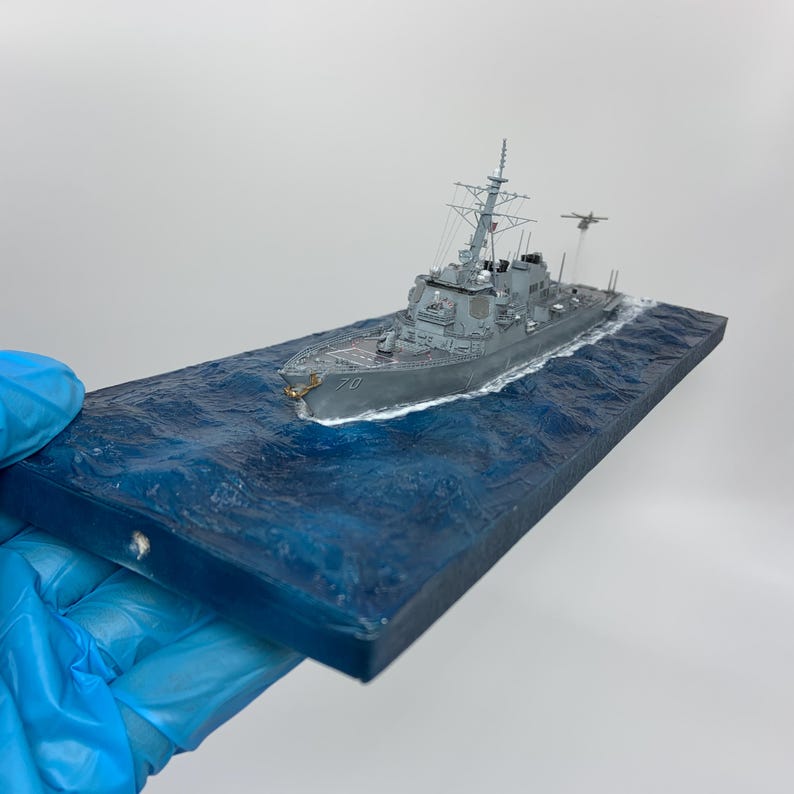1/700 USS Hopper DDG-70 With Helicopter and Ocean Base, Arleigh Burke ...