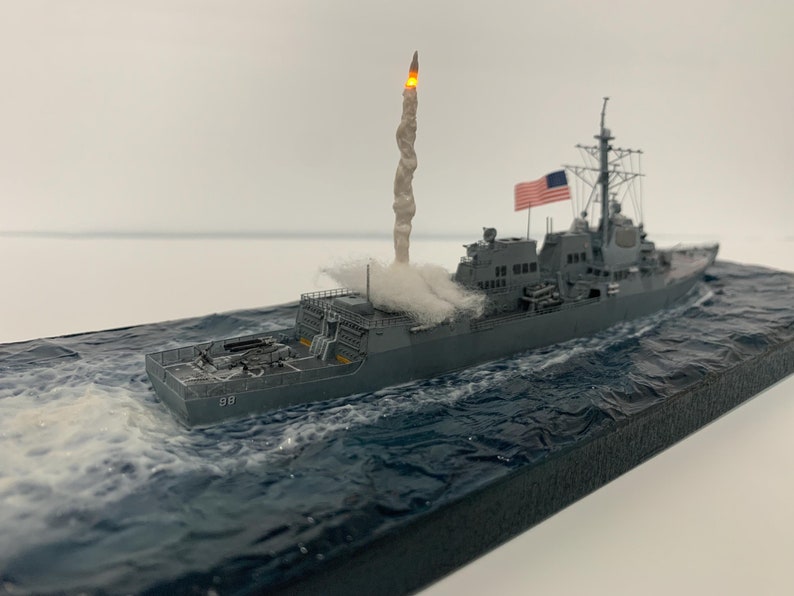 1:700 Arleigh Burke Class Destroyer With Ocean Base,helicopter|uss ...